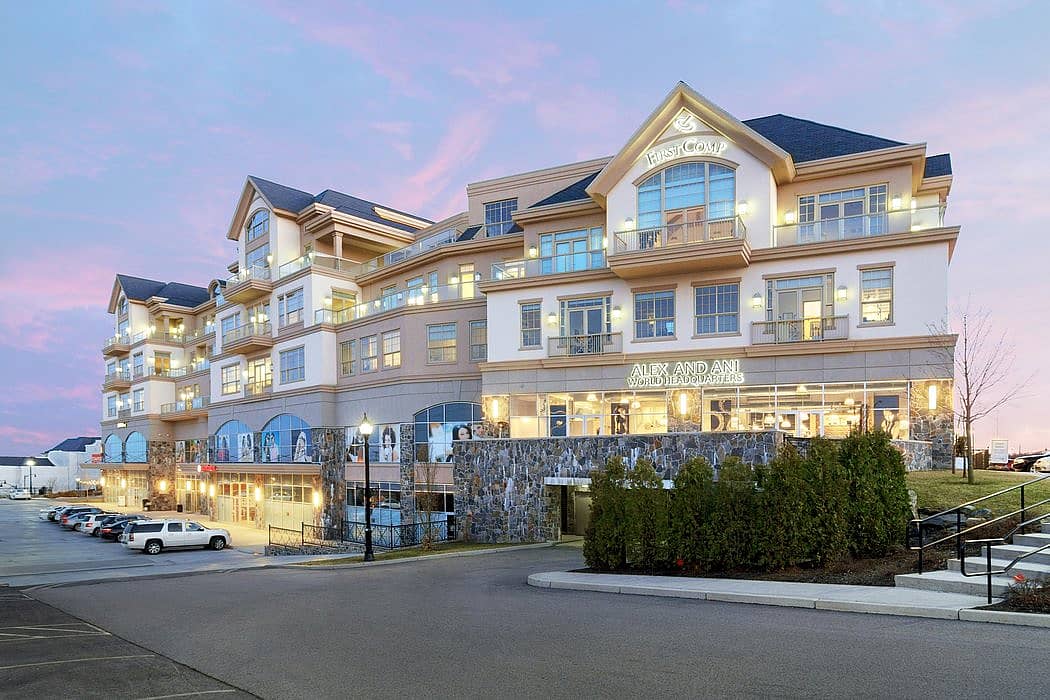 Commercial Retail Space for Lease - Chapel View, Cranston